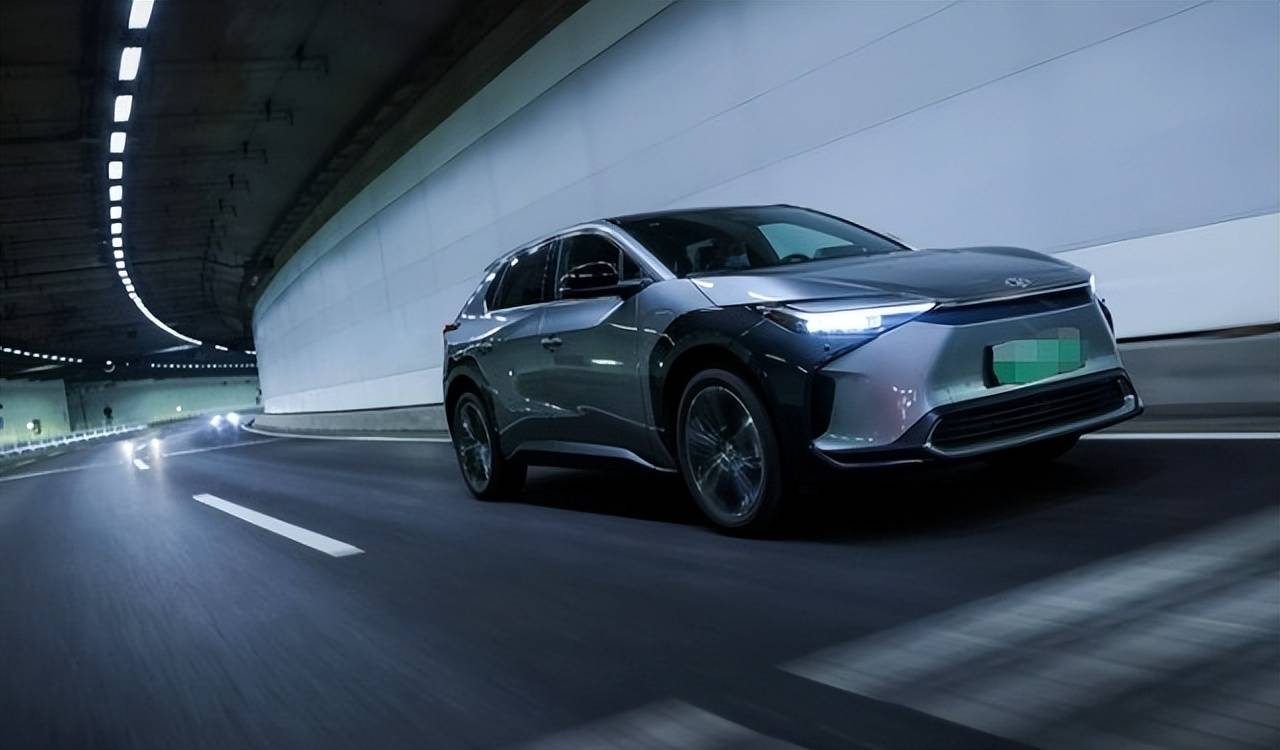 未来感十足的一汽丰田bZ4X，靠实力吸引更多车迷_搜狐汽车_搜狐网