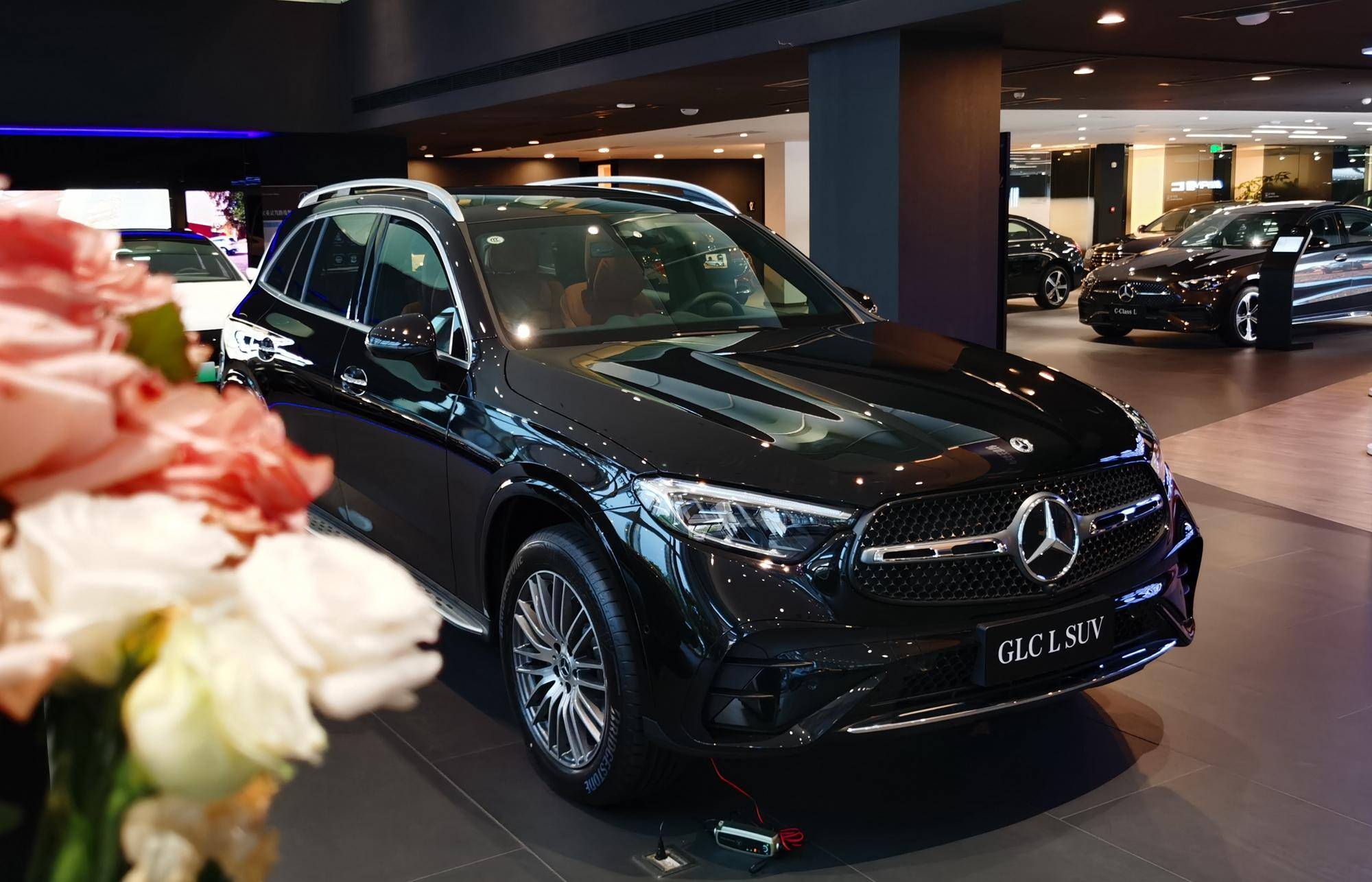 奔驰下一棵“摇钱树”？全新GLC L实拍：不装了，出7座王炸！_搜狐汽车_搜狐网