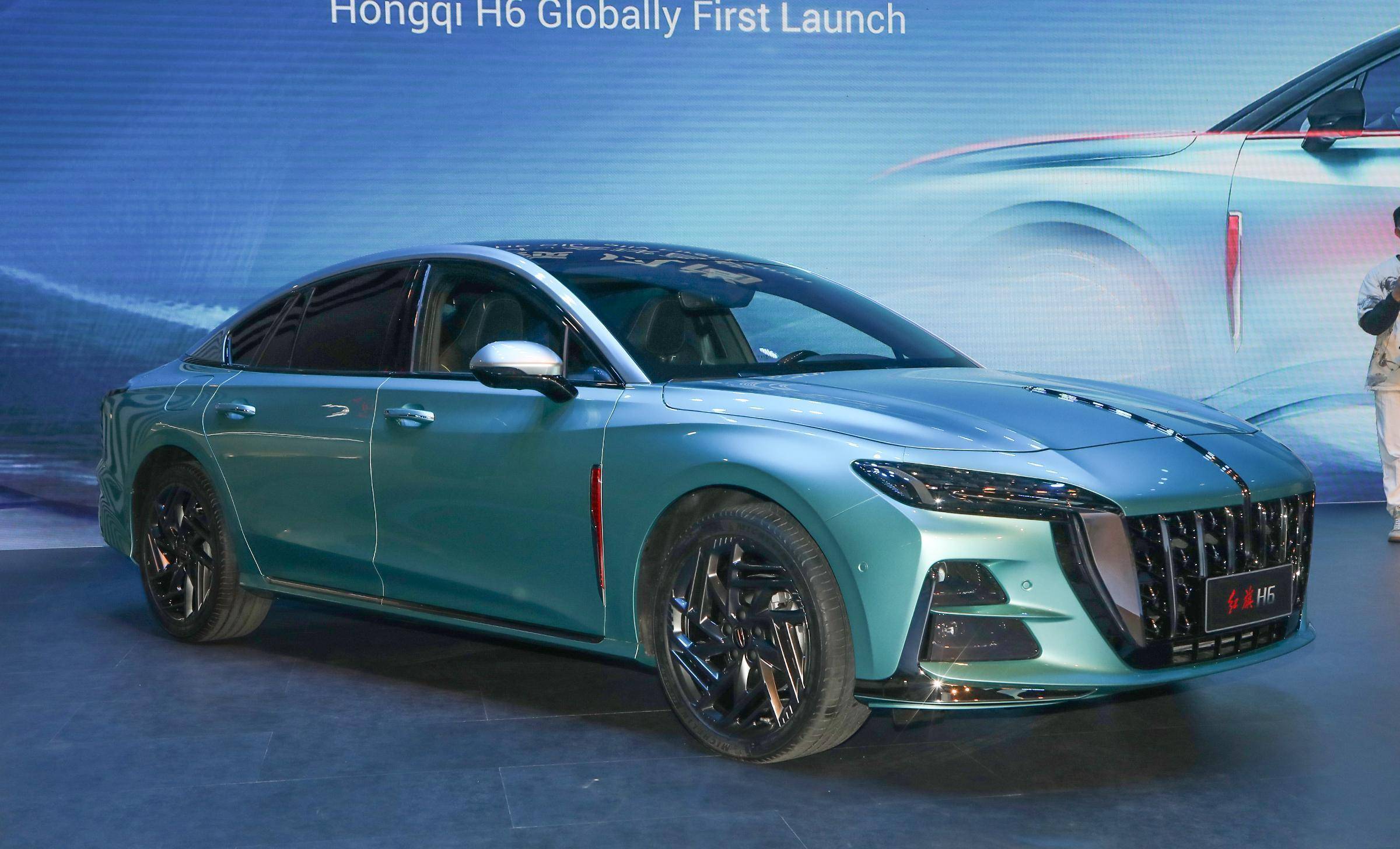 高功率2.0T外加8AT！红旗H6主打运动，颜值高空间大，就缺混动了_搜狐汽车_搜狐网