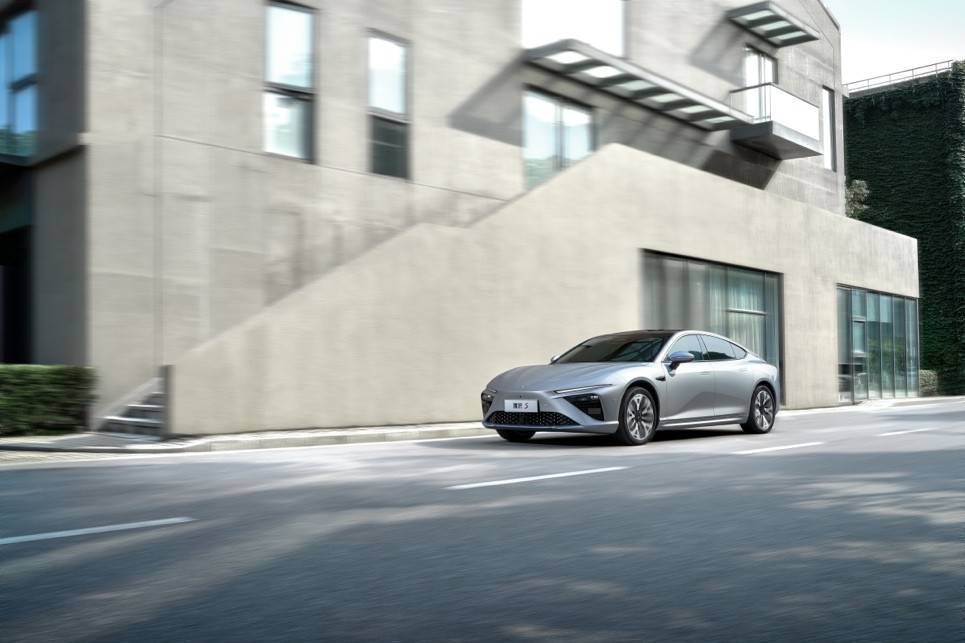 年度最强轿跑|哪吒S/小鹏P7i，谁才是懂车老司机的明“智”之选_搜狐汽车_搜狐网