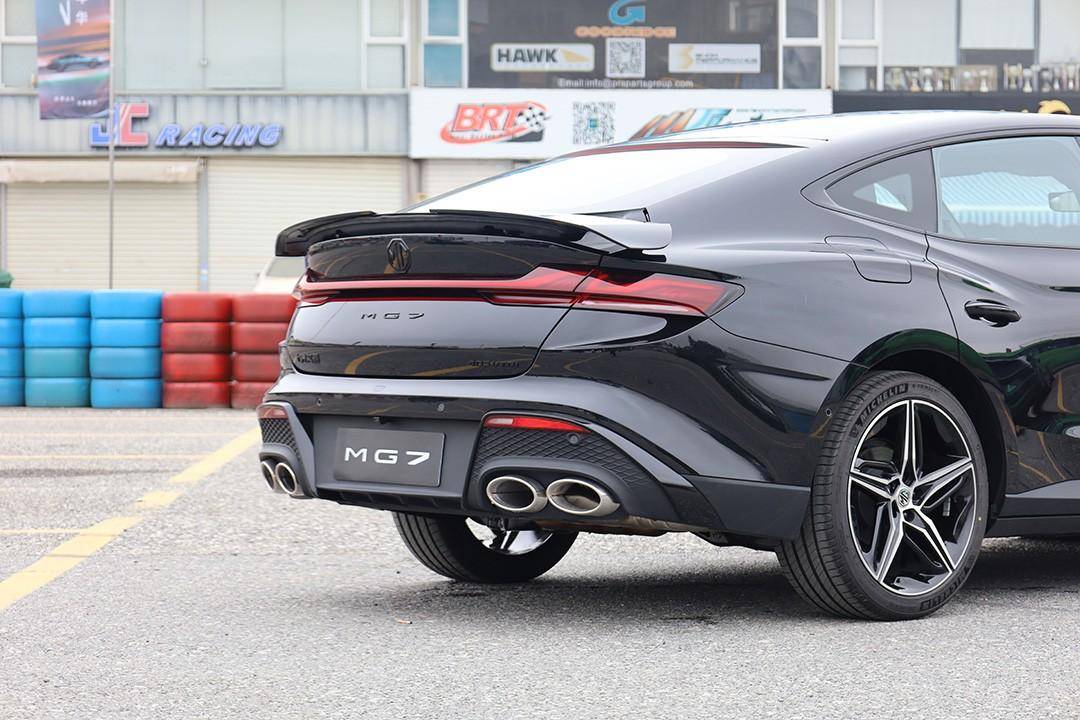 把年轻人拿捏了！11.98万起，MG7正式上市!_搜狐汽车_搜狐网