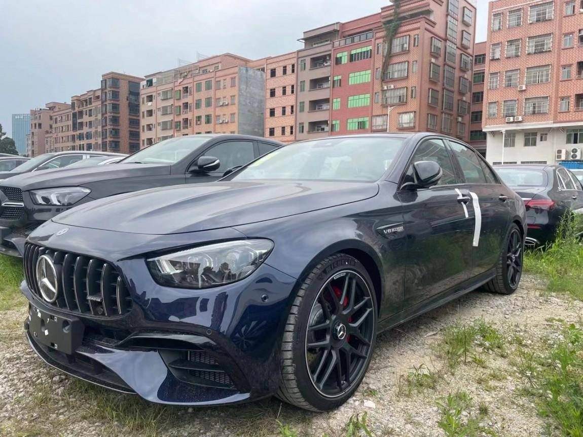 难得一见！8缸奔驰E63S AMG实拍，4.0T爆发612马力，落地160万起步_搜狐汽车_搜狐网