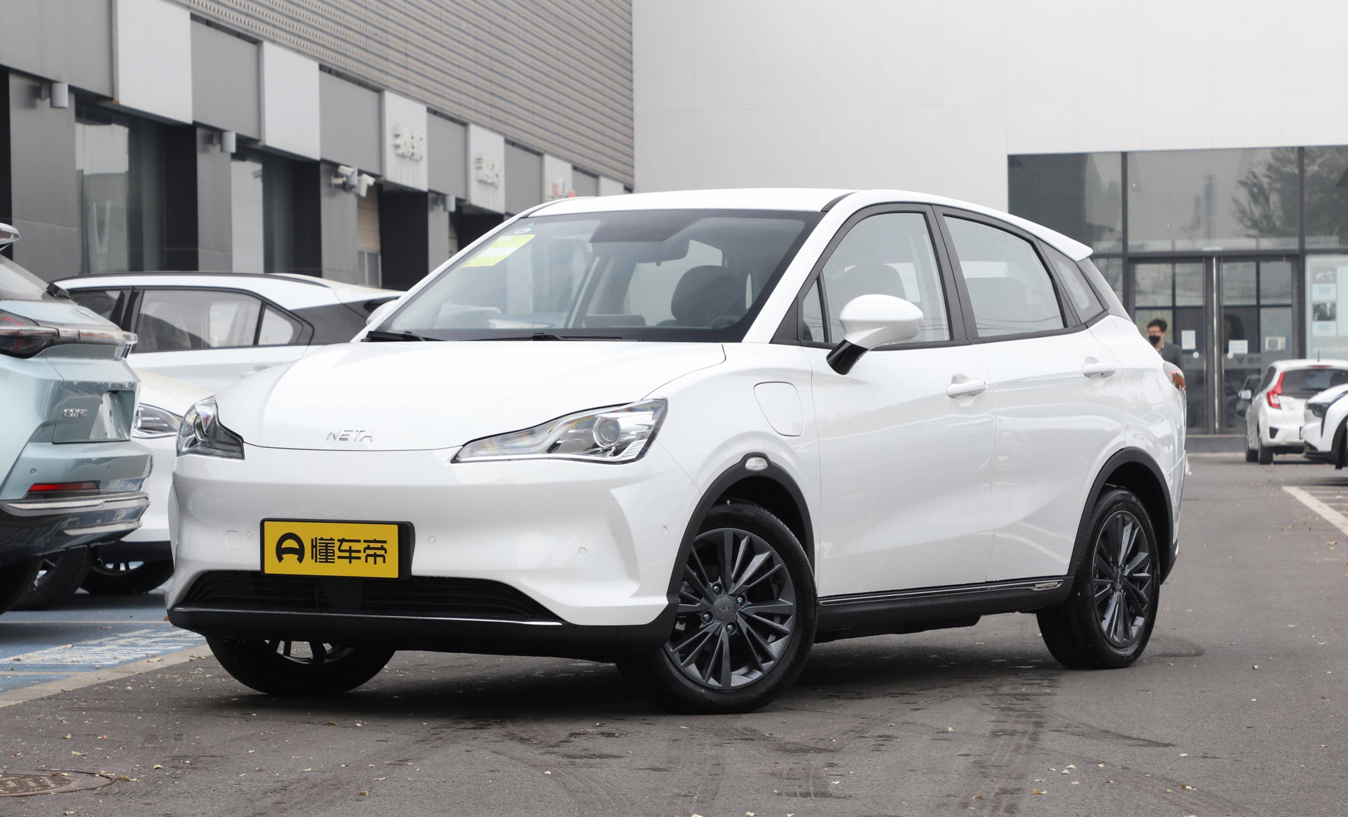 哪吒V应该怎么选？推荐最低配，8.39万，续航301km_搜狐汽车_搜狐网