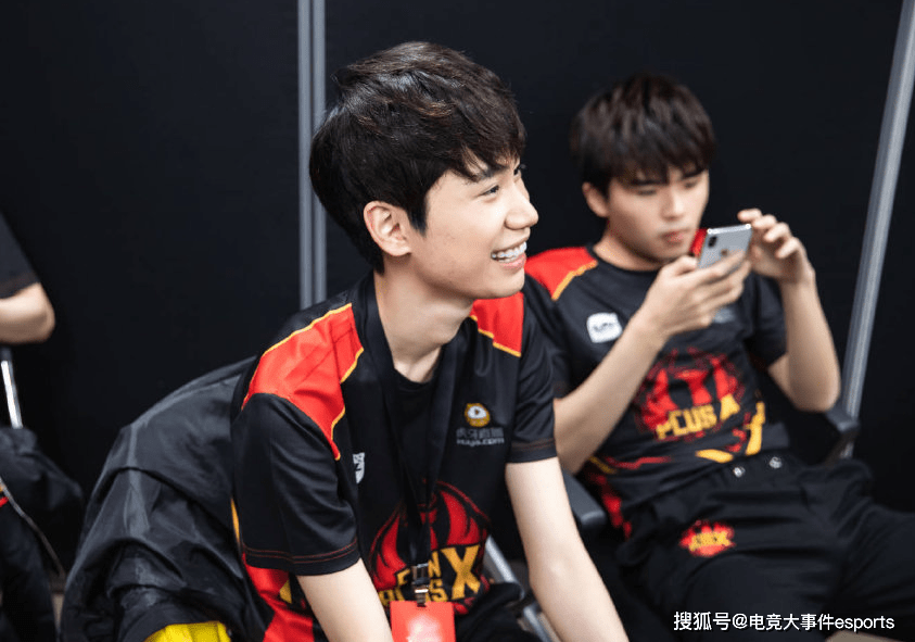 WBG被淘汰后，战队老板跳脸开团lwx！FPX霸气回击：你什么冠军？_队伍_训练赛_流量