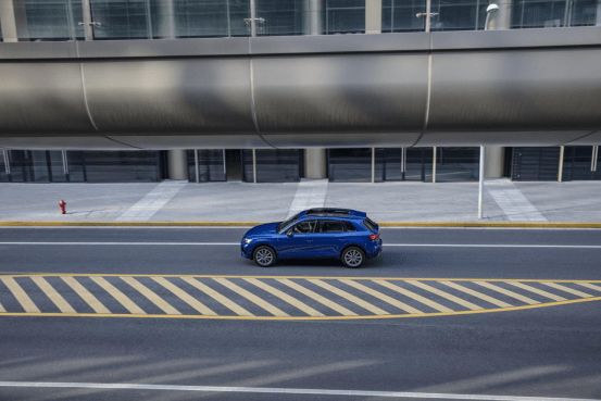 轴距2908"乘坐享受"奥迪Q5L对比宝马X3！40万带回家_搜狐汽车_搜狐网