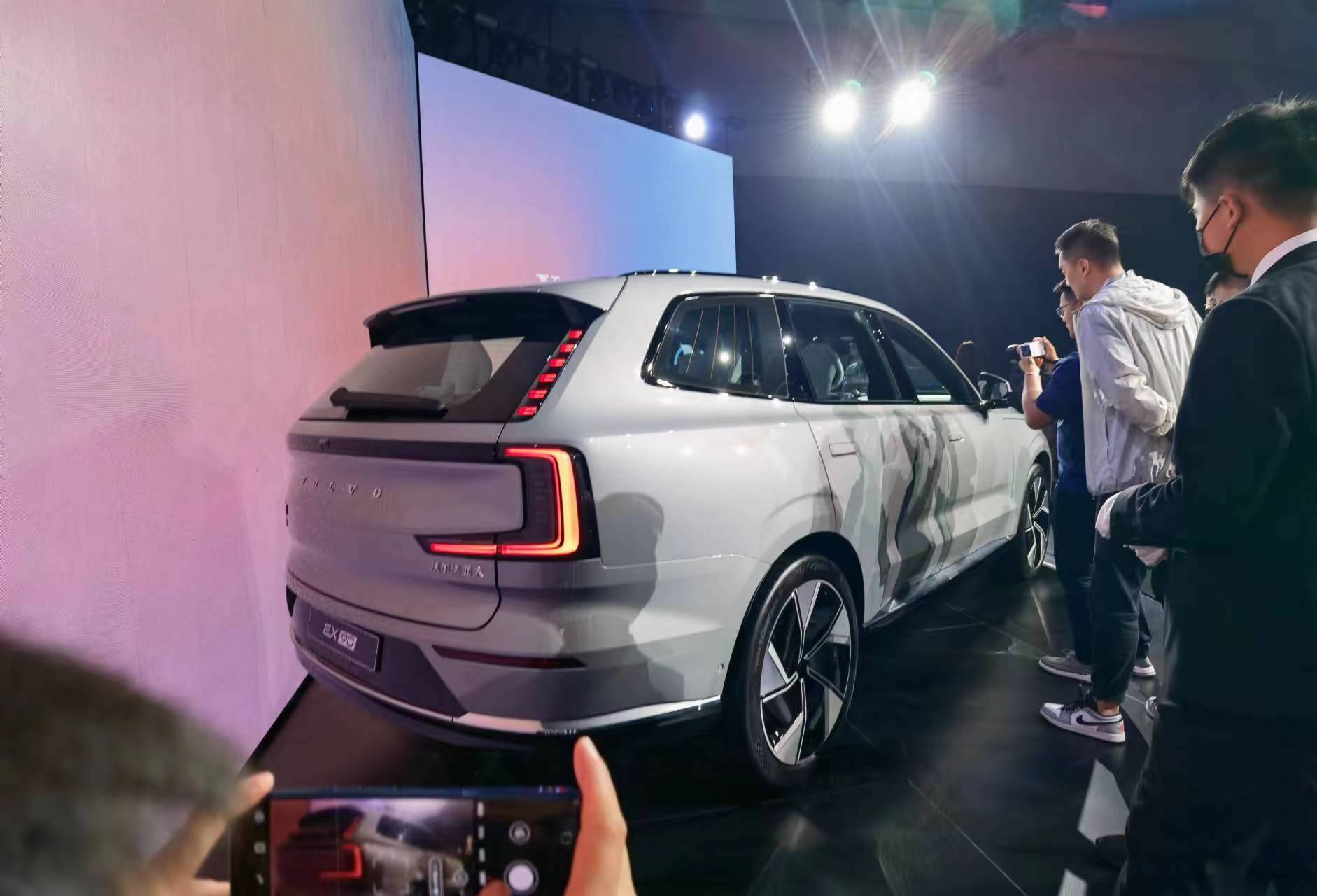 旗舰纯电SUV EX90国内首秀，沃尔沃交出完美电动答卷？_搜狐汽车_搜狐网