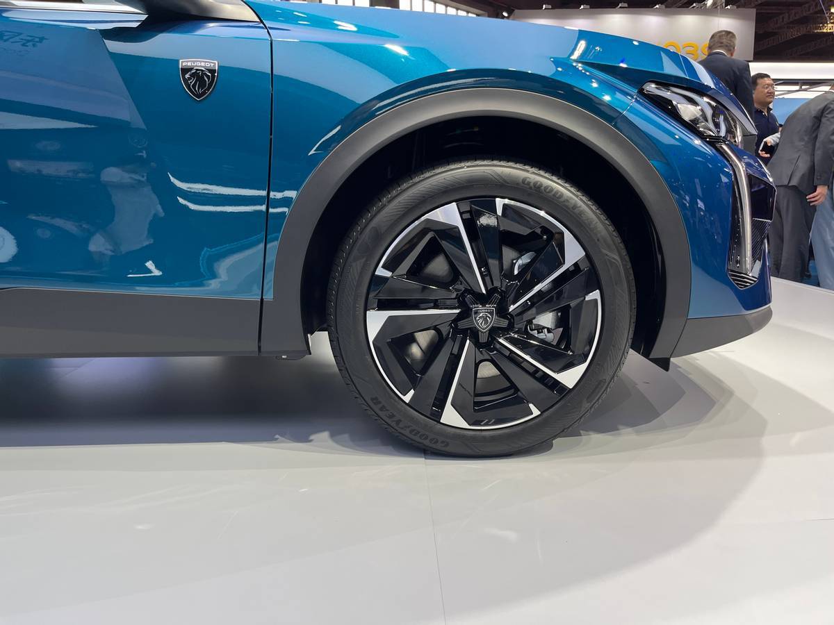 预售14.57万，掀背尾门+8AT，C5 X同级，法系新轿车亮相上海车展_搜狐汽车_搜狐网