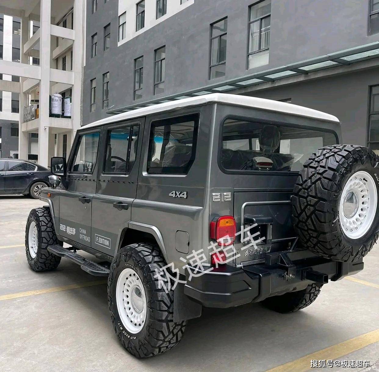 白色轮毂更帅气！北汽BJ212“升级完毕”，底盘升高，更具越野气息_搜狐汽车_搜狐网