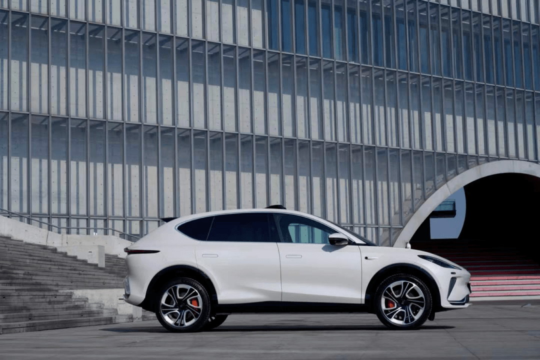 SUV3.0智己有了“撒手锏”_搜狐汽车_搜狐网