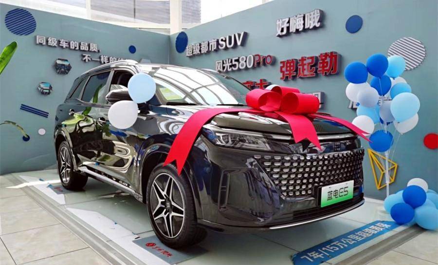 蓝电e5实拍:13 99万起,纯电续航百公里,可升级5 2座布局 搜狐汽车 搜狐网