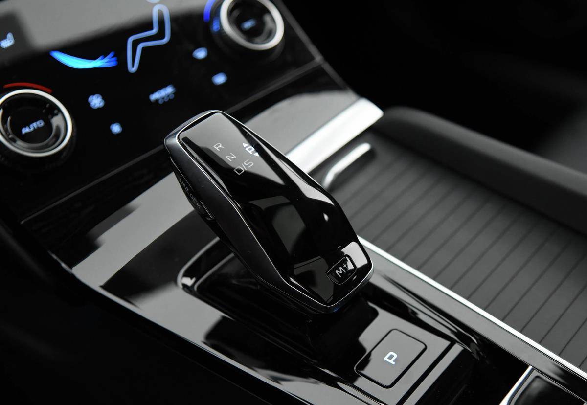 国产轿跑SUV，外观运动、动力顺滑，配2.0T+6AT，解读奔腾B70S_搜狐汽车_搜狐网