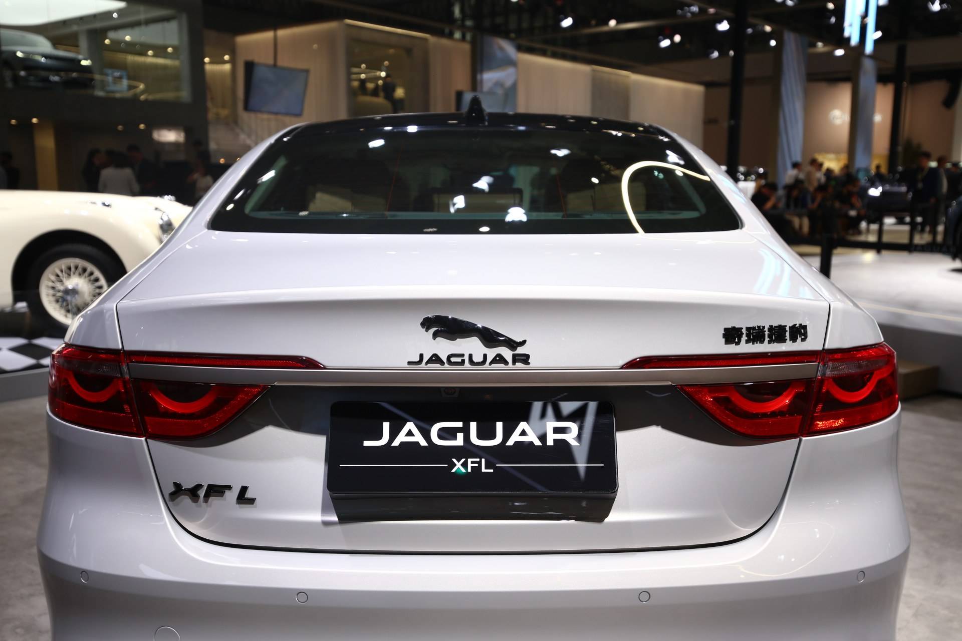 搭载第三代采埃孚8AT！性价比超A6L 这英伦豪车更值了？_搜狐汽车_搜狐网