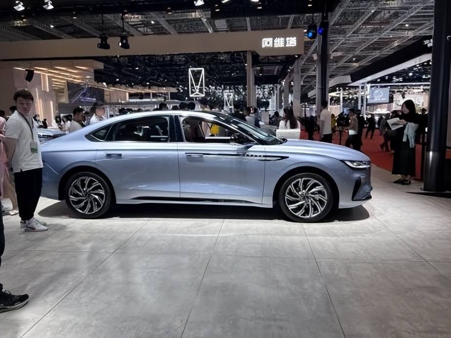 林肯Z和蔚来ET5，谁是令人惊艳的新秀之王？_搜狐汽车_搜狐网