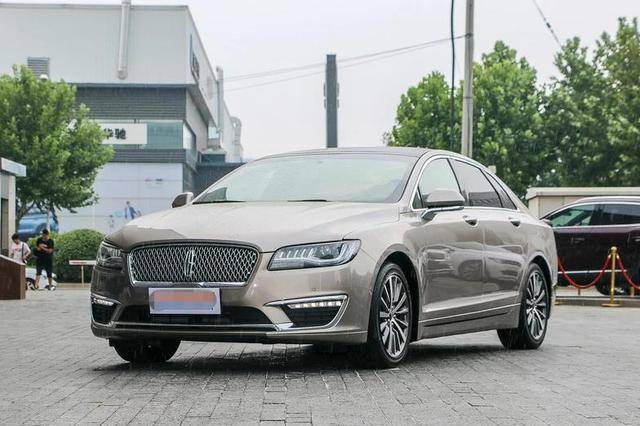 林肯MKZ和奥迪A4L哪个档次高？修车师傅：放一起对比就知道_搜狐汽车_搜狐网