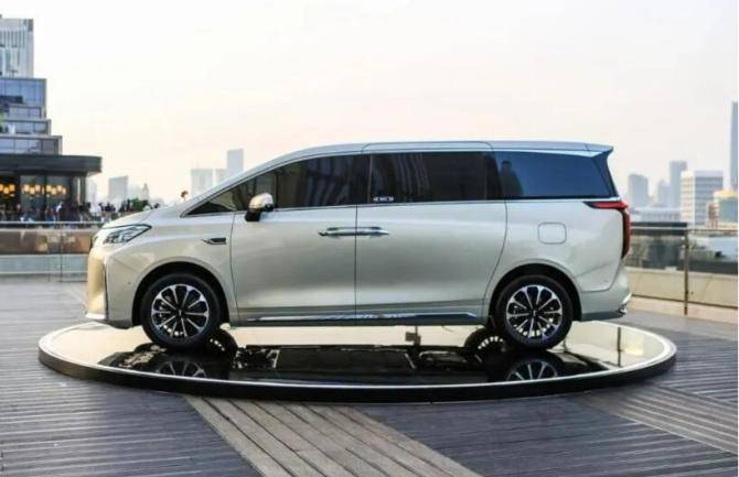 腾势D9 DM-i迎来新对手 三款混动MPV亮相 雷克萨斯LM领衔_搜狐汽车_搜狐网