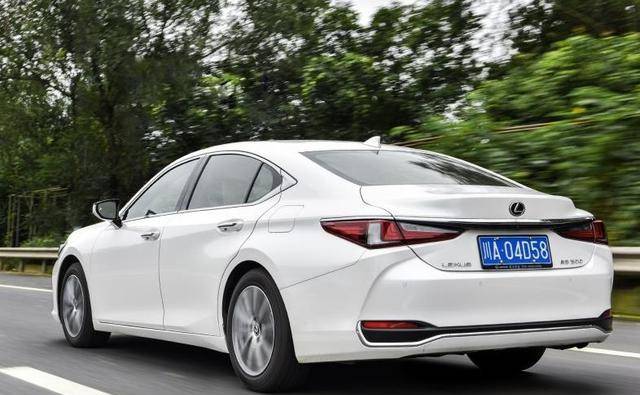 35万提了辆雷克萨斯ES200豪华版，开了2个月，车主说了优缺点_搜狐汽车_搜狐网