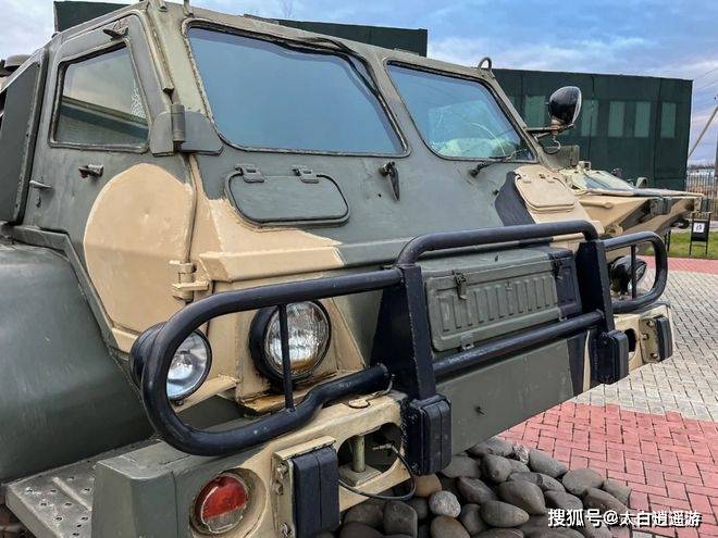 乌军缴获了极为罕见的俄罗斯GAZ-3937 Vodnik装甲车 -6parkbbs.com
