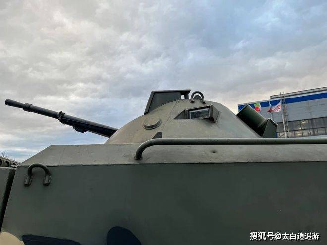 乌军缴获了极为罕见的俄罗斯GAZ-3937 Vodnik装甲车 -6parkbbs.com