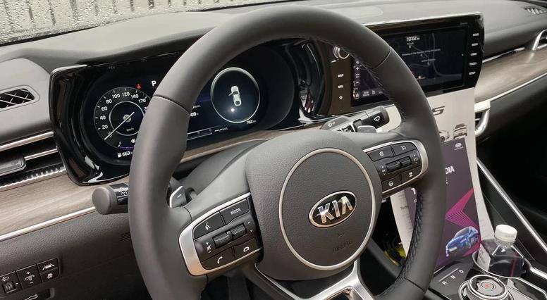 2023款起亚K5全新换代，打开车门看到内饰，才是惊艳的开始！_搜狐汽车_搜狐网