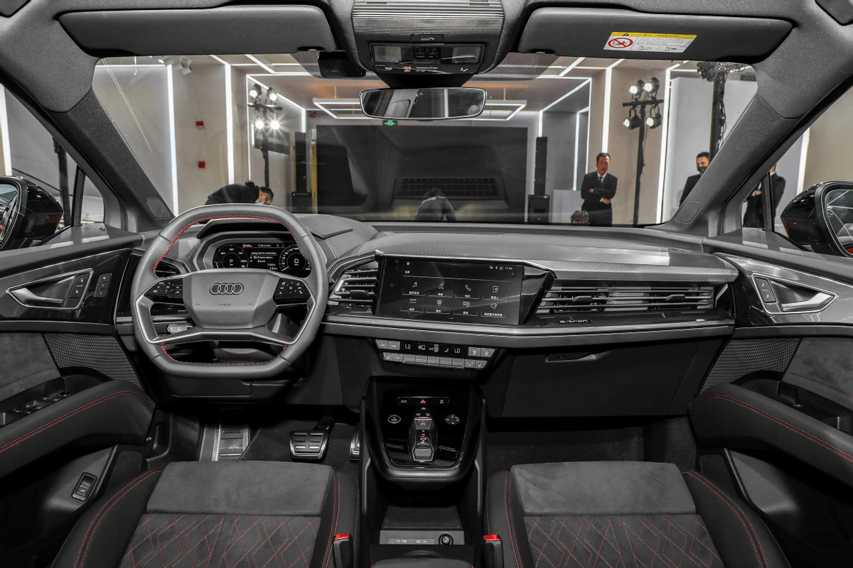 30万预算想买豪华纯电中大型SUV，不妨看看这款Q5etron如何_搜狐汽车_搜狐网