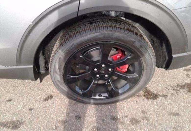 新款福特探险者ST现身，造型大气且运动，3.0T＋10AT，六座更实用_搜狐汽车_搜狐网