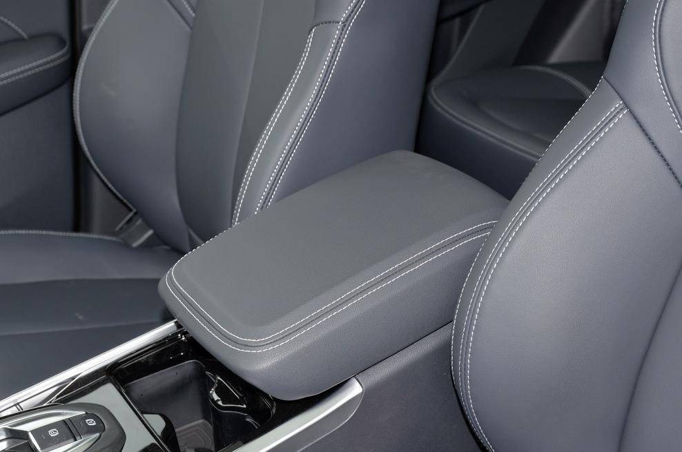 国产“准宝马”，鸡腿档把，宝马1.8T＋231马力，10万多能开到报废_搜狐汽车_搜狐网