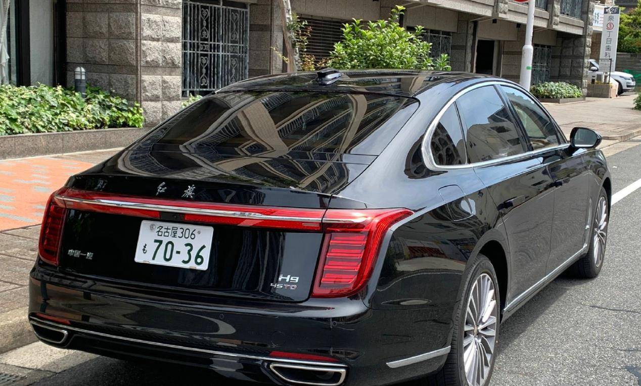 国外红旗4S店开业！门口摆满祝贺花篮，双色H9是展厅C位_搜狐汽车_搜狐网