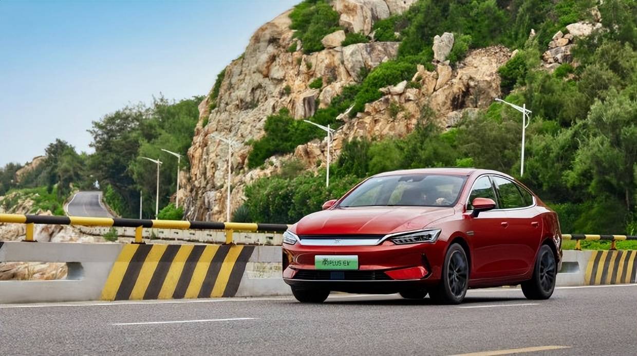 零跑C01和秦PLUS EV怎么选？一文看懂谁是真无敌_搜狐汽车_搜狐网