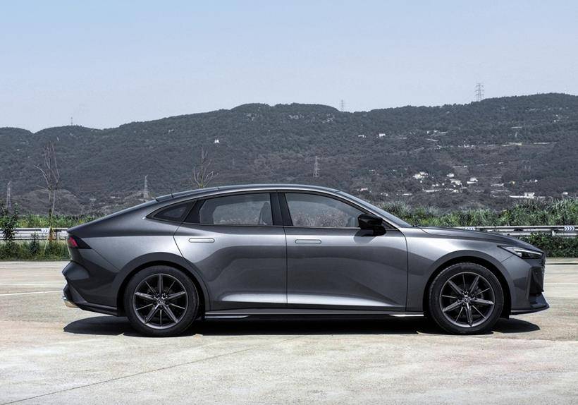 长安Uni-V官图曝光，外观神似奥迪A7带电动尾翼，1.5T动力拉胯？_搜狐汽车_搜狐网