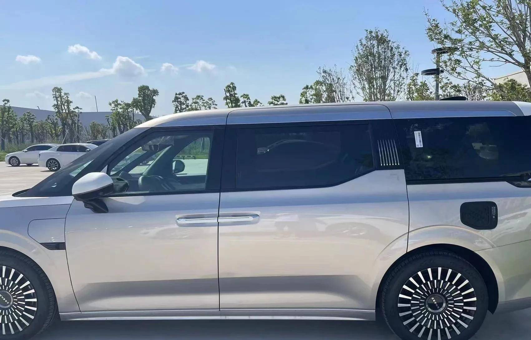 果断放弃GL8！极氪009实车现身，续航超700km，比劳斯莱斯还霸气_搜狐汽车_搜狐网