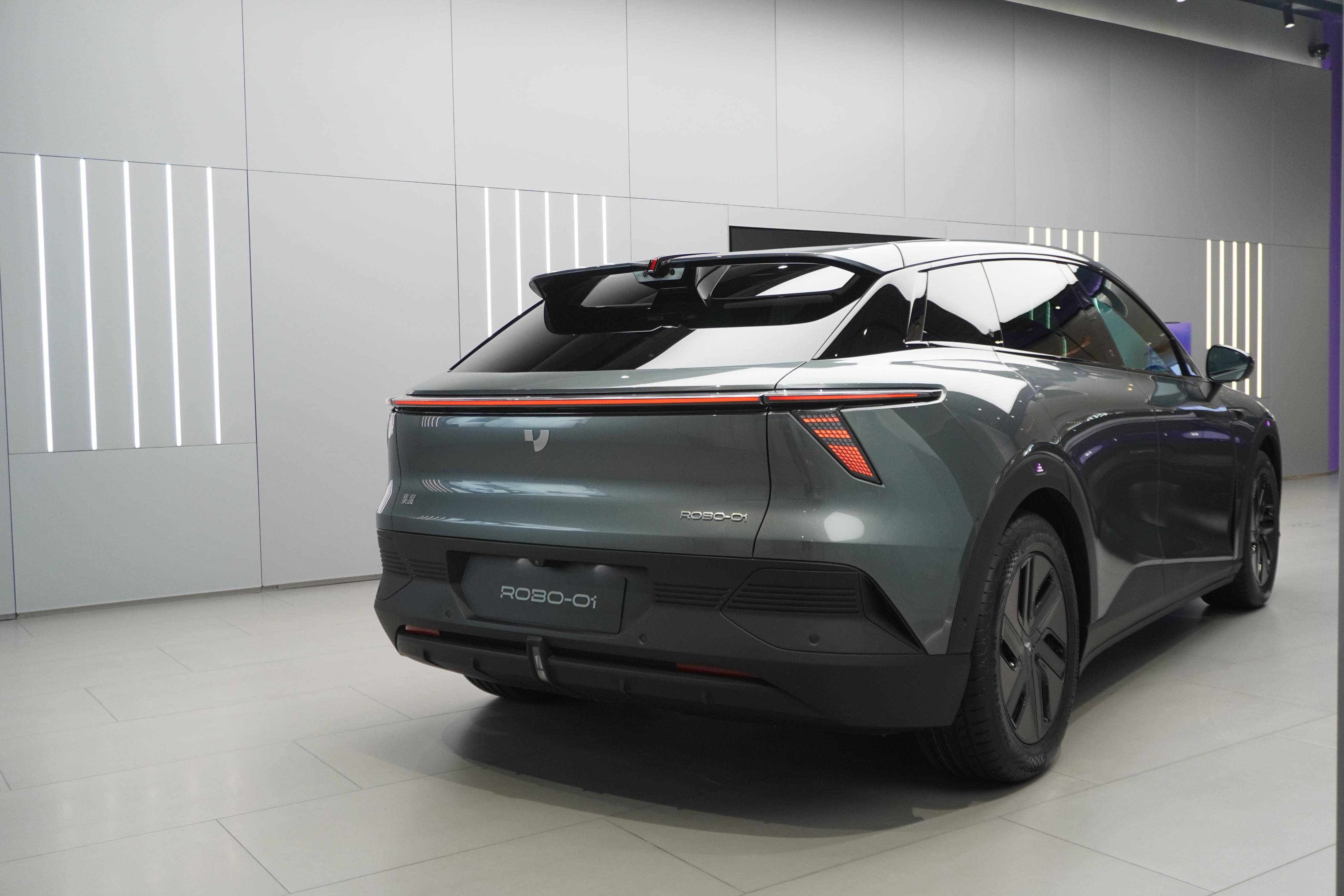 U型方向盘+35.6英寸大屏！探店体验集度ROBO-01_搜狐汽车_搜狐网