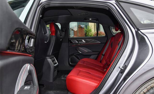 一出场就“技惊四座”，长4990mm，爆252马力，竞争宝马3系_搜狐汽车_搜狐网