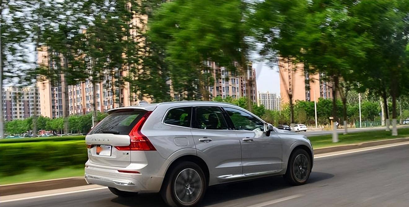 全新一代沃尔沃XC60终于来了！搭8AT+轻混系统，29万到底值不值？_搜狐汽车_搜狐网