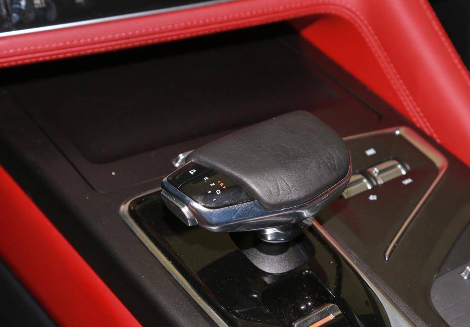 长安“黑马”更新换代，搭蓝鲸2.0T引擎，配爱信8AT，10.69万起_搜狐汽车_搜狐网