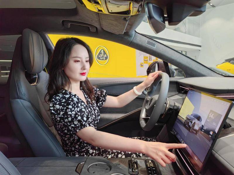 路特斯Eletre初体验：极致超跑性能，完美温馨座舱_搜狐汽车_搜狐网