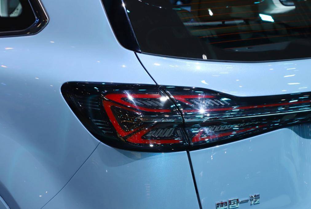 月销超10000+，全新红旗HS5亮相，网友：这气场不输百万级豪车_搜狐汽车_搜狐网