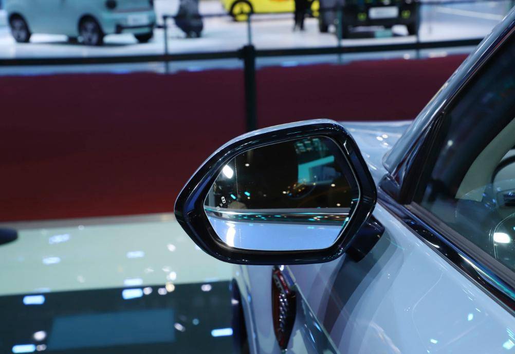 月销超10000+，全新红旗HS5亮相，网友：这气场不输百万级豪车_搜狐汽车_搜狐网