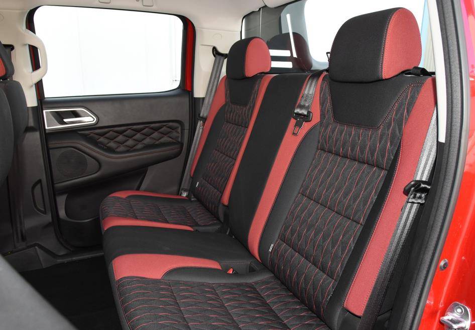 入门即高配的长城炮，2.0T＋8AT配四驱，涉水0.7米，16.98万_搜狐汽车_搜狐网