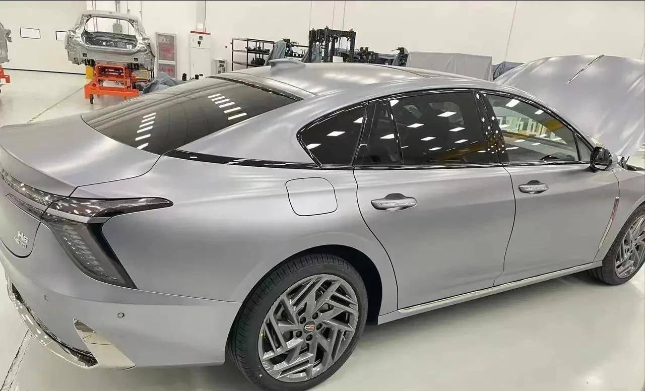 红旗H6最新实拍，掀背尾门+中置双排气，2.0T+8AT，蒙迪欧不香了_搜狐汽车_搜狐网