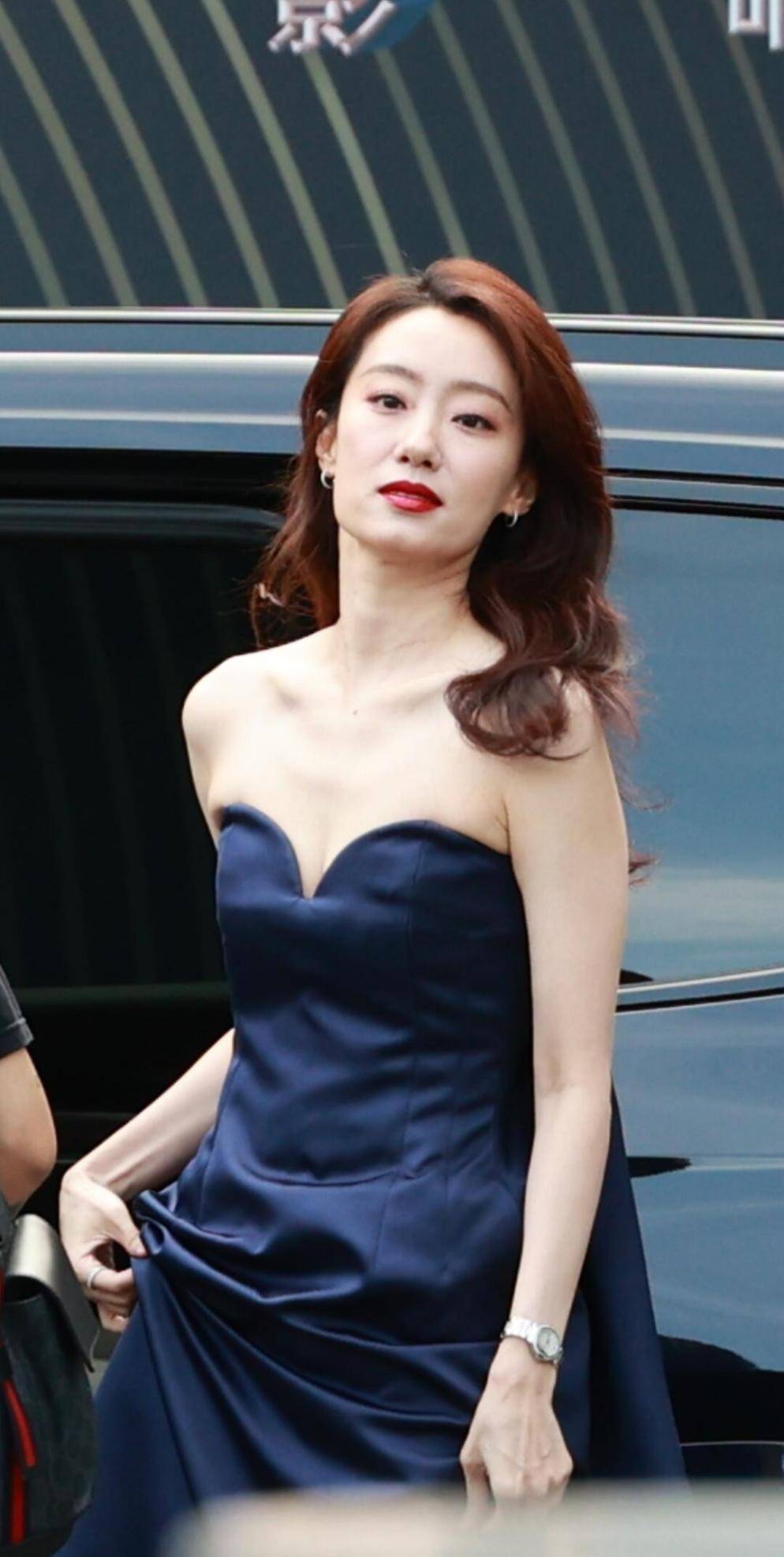 张小斐心真大，生图不修一下就发出来，这“副乳”太真实了！ -6park.com