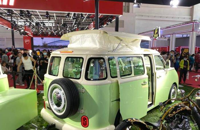 MPV界新添复古选手，双色车身创意十足，马力可达320匹，或28.8W_搜狐汽车_搜狐网