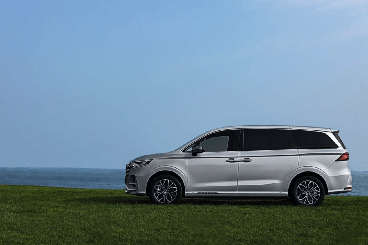 【e汽车】高端新能源MPV，腾势D9与荣威iMAX8 EV选谁更好？_搜狐汽车_搜狐网