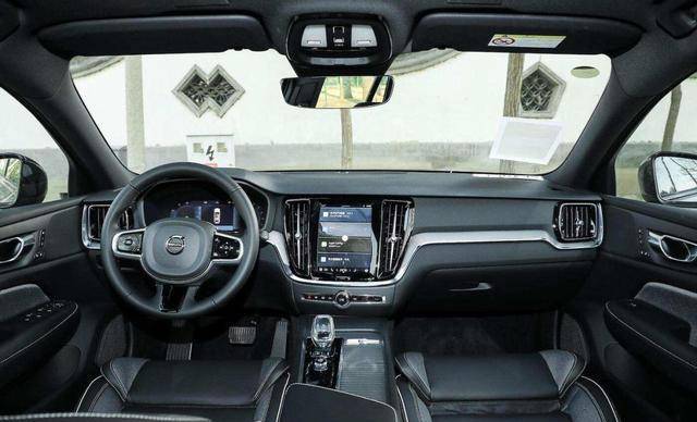 实拍沃尔沃V60，配2.0T+8AT动力，后排放倒能当床，家用挺香_搜狐汽车_搜狐网