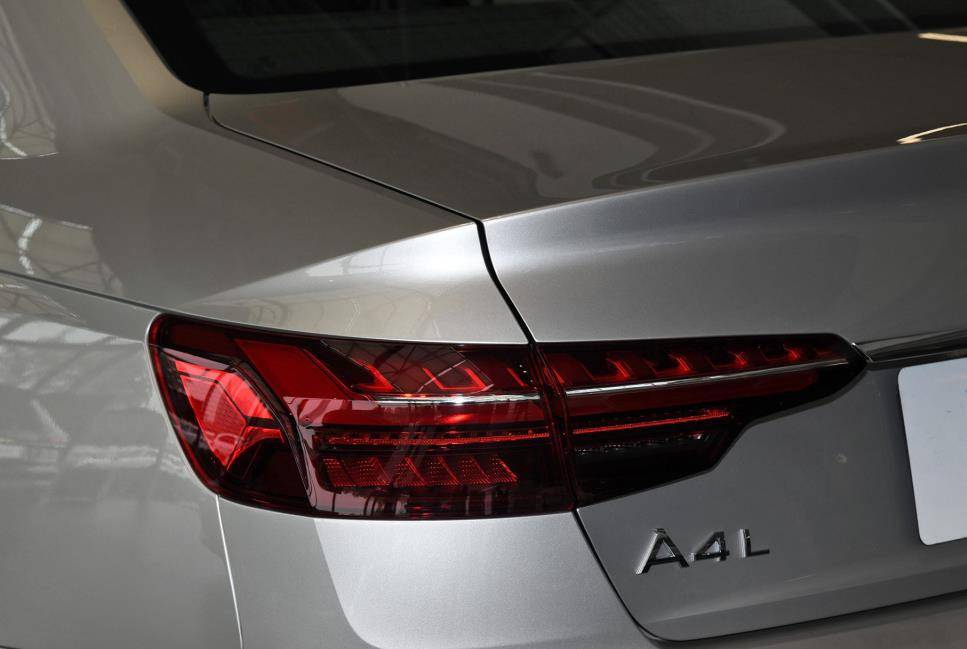奥迪A4L火了！颜值远赶超R8，2.0T爆252马力＋7AT，配四驱_搜狐汽车_搜狐网