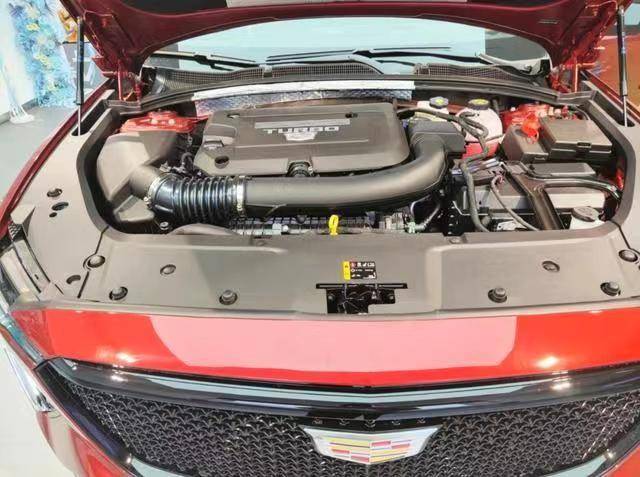 21.97万起！凯迪拉克首款轿跑SUV，GT4配9K曲面屏+2.0T动力_搜狐汽车_搜狐网