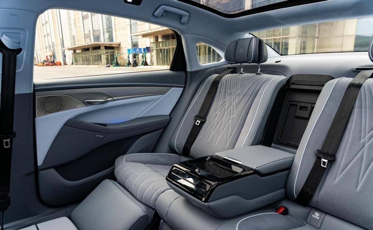 BBA车主增购，岚图追光为何比蔚来ET5更懂他们？_搜狐汽车_搜狐网