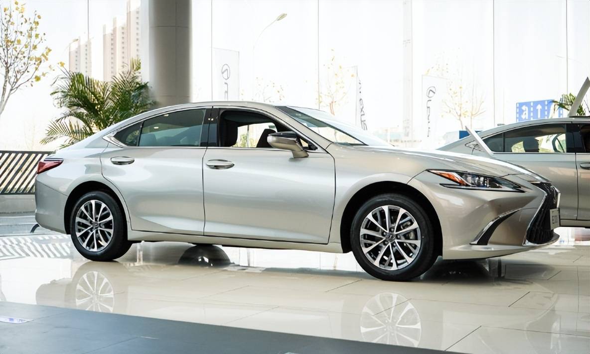 跌疯了！ES200售价看齐凯美瑞，“保值神车”雷克萨斯也没人买了_搜狐汽车_搜狐网