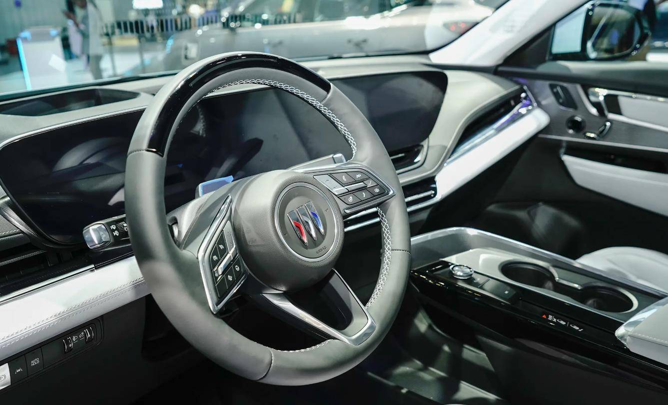 又大又豪华，轴距高达2954mm！20万级，配置拉满，别克E5_搜狐汽车_搜狐网