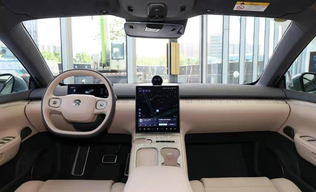 定位中大型车，长超5米1+3秒级破百，45.80万就能买，蔚来ET7_搜狐汽车_搜狐网