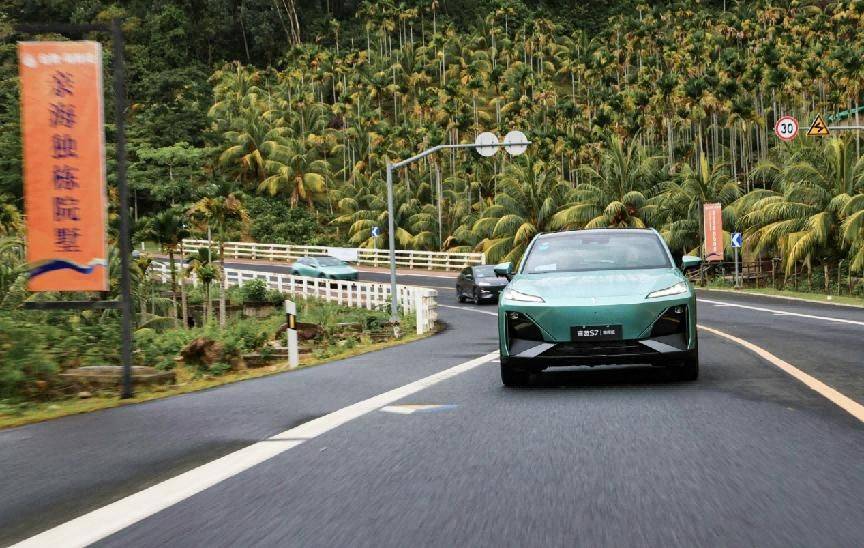 和宋PLUS DM-i正面对拼，深蓝S7这波能完胜吗？_搜狐汽车_搜狐网